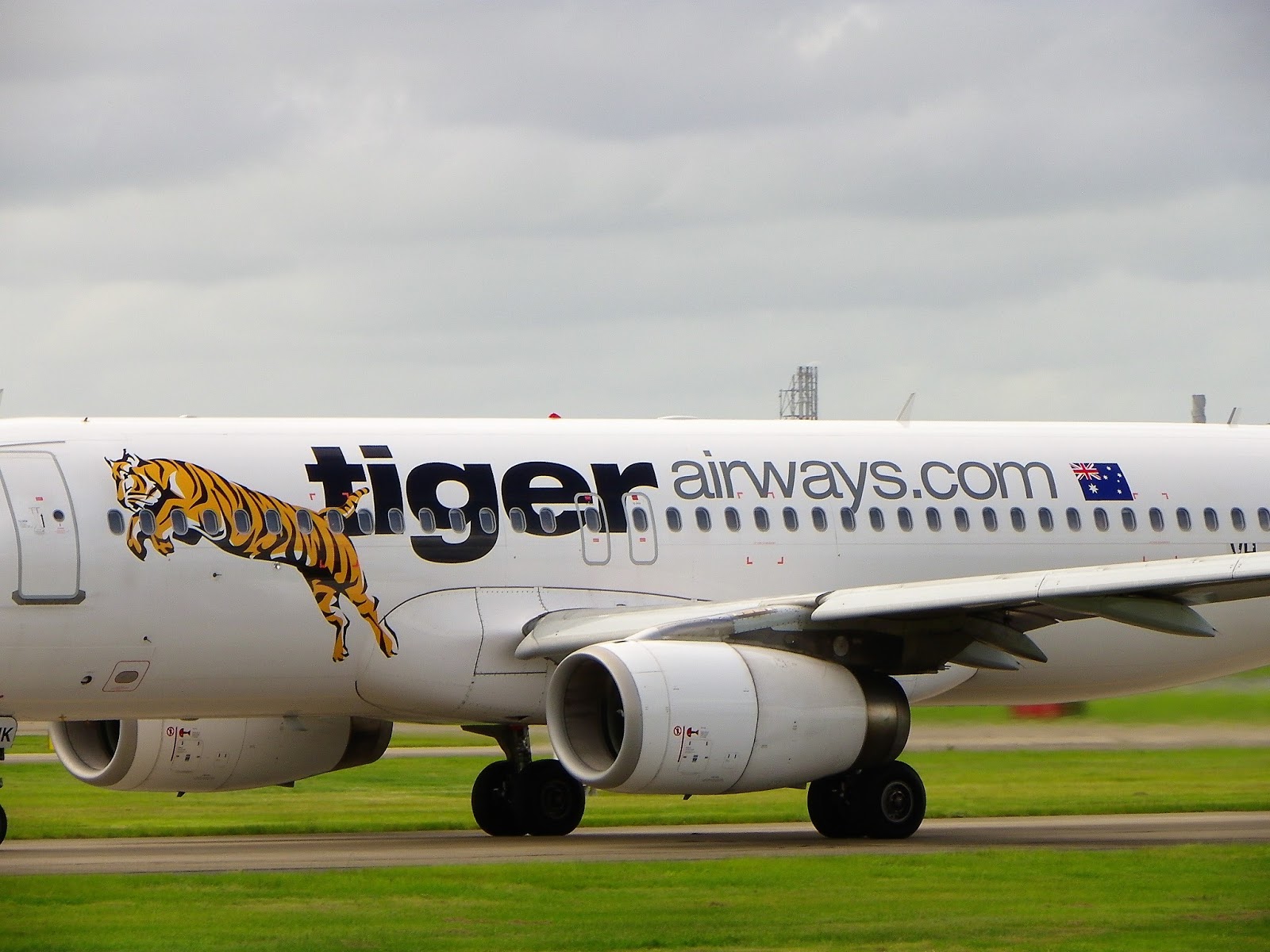 B M B Photography: Happy Birthday Tigerair (Australia)