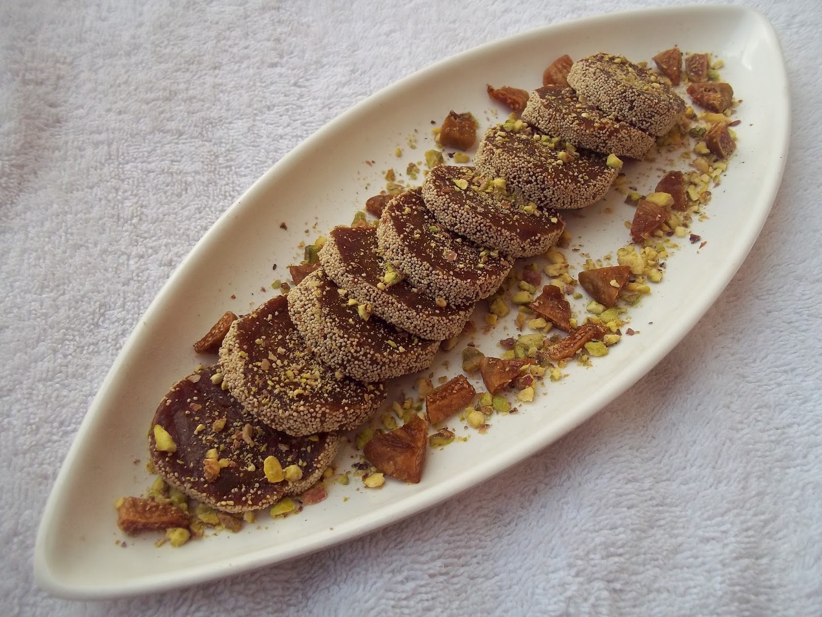 Easy Children Recipes: ANJEER-KHAJOOR ROLL / FIG-DATES ROLL / SUGAR ...