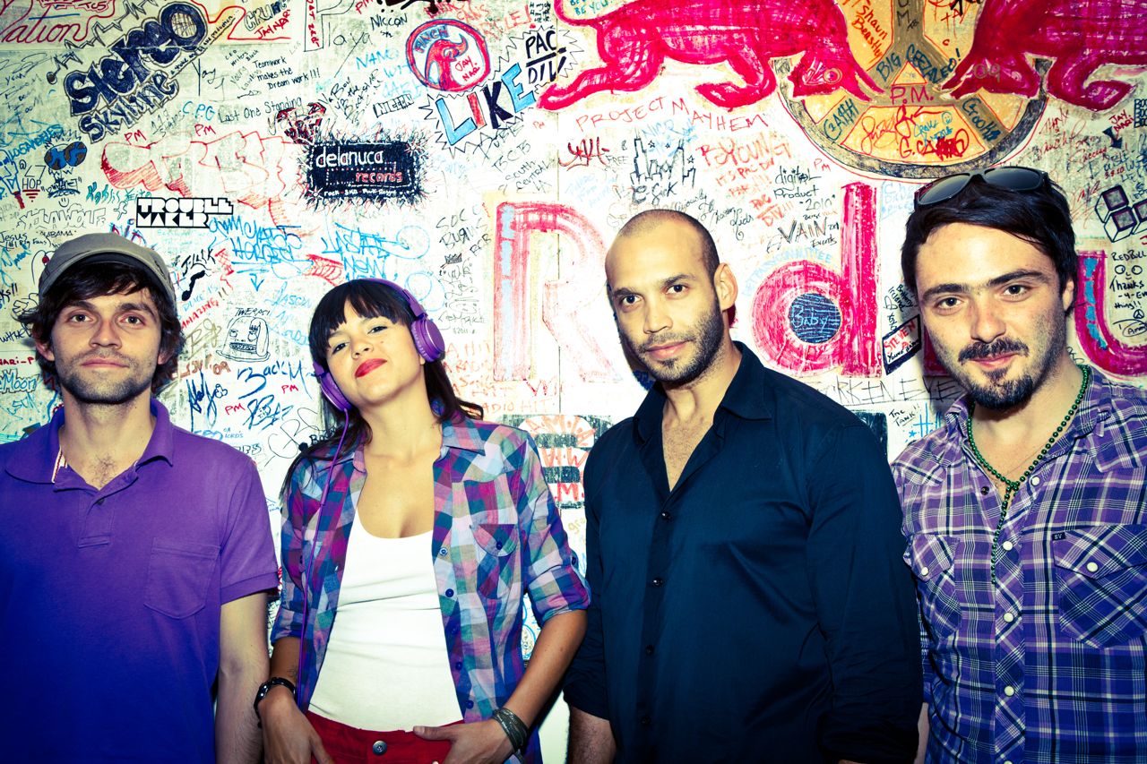 La Música del Mundo: Bomba Estéreo ~ Estalla/Blow Up (2008)