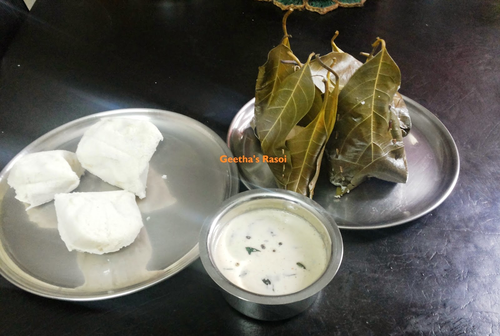 Geetha's Rasoi...: Kotto (Kottige)-Idly steamed in jackfruit leaves basket