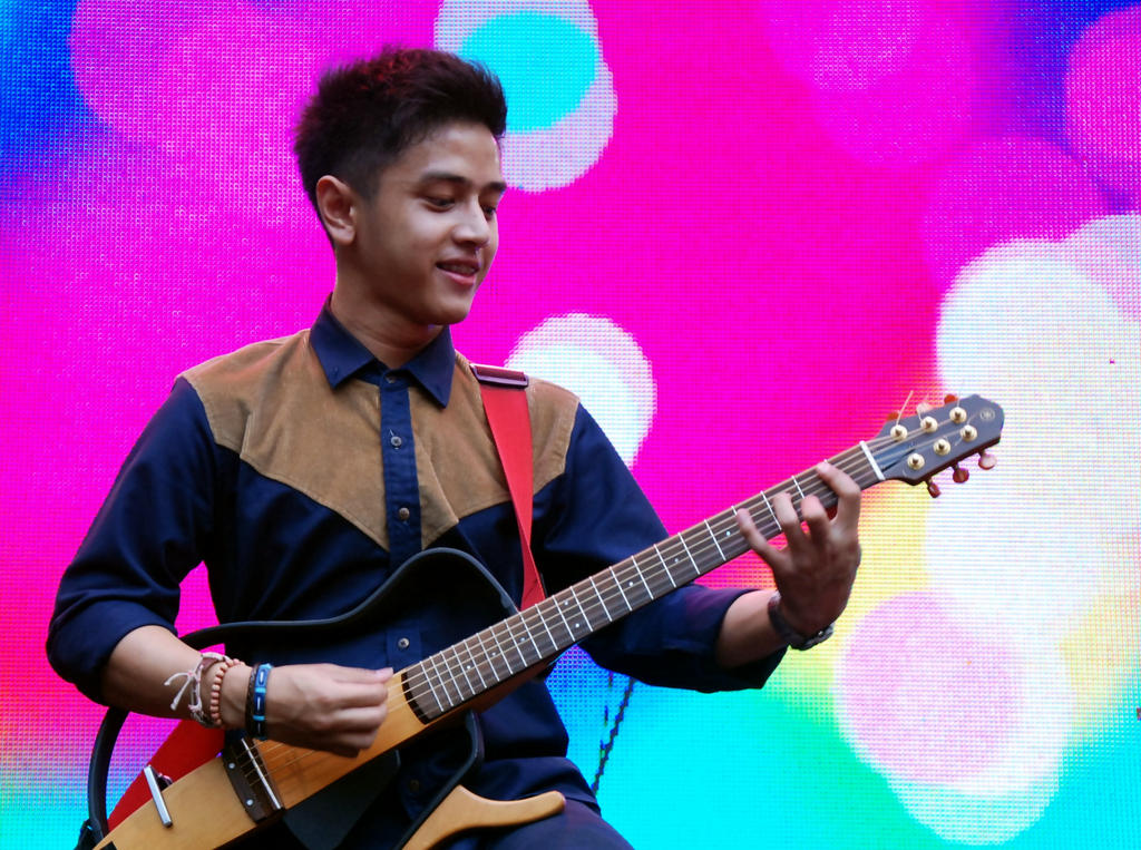 The Unique one: Biodata HiVi!;3