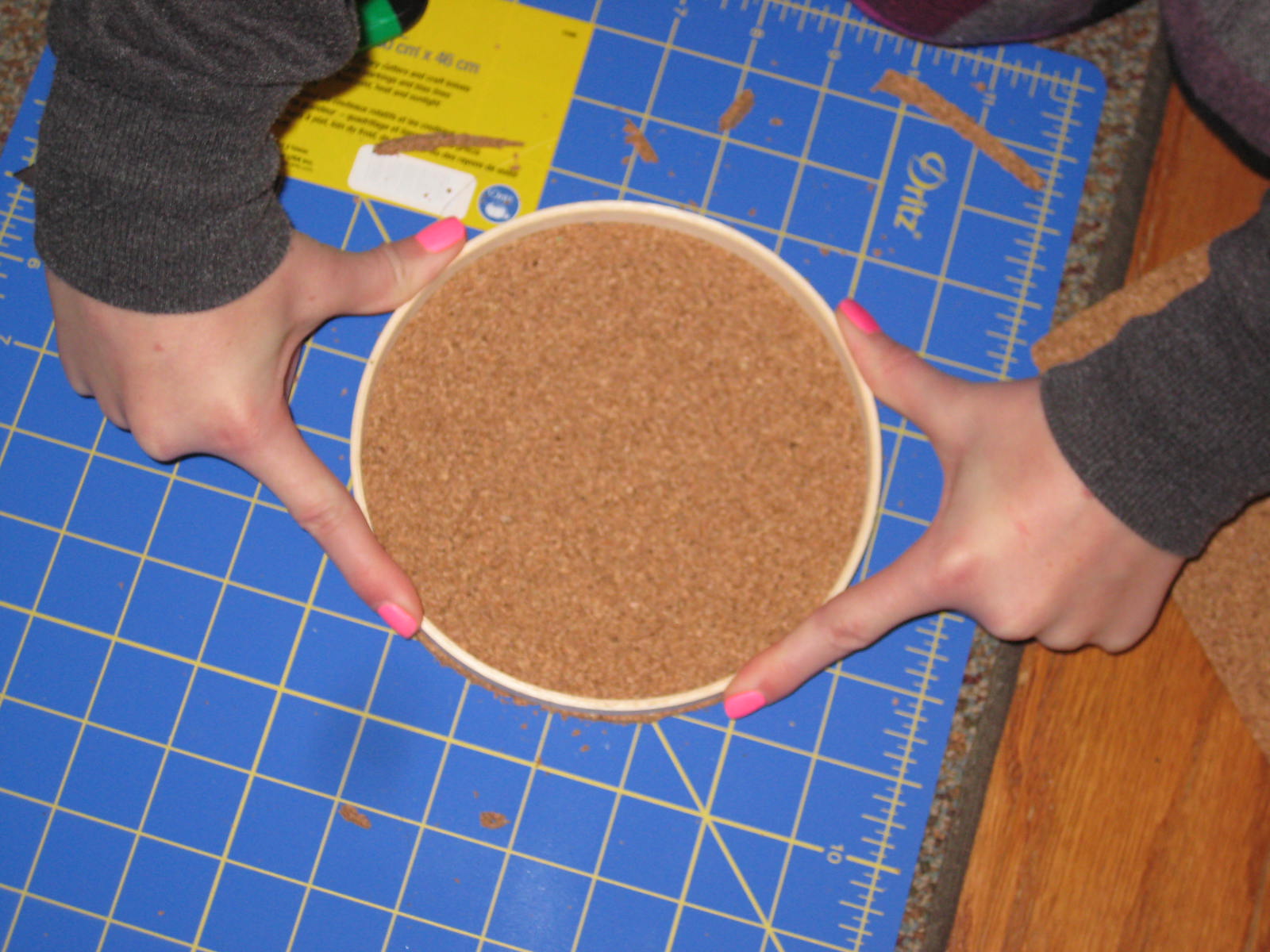 sadie + stella: S+S DIY: Embroidery Hoop Bulletin Board