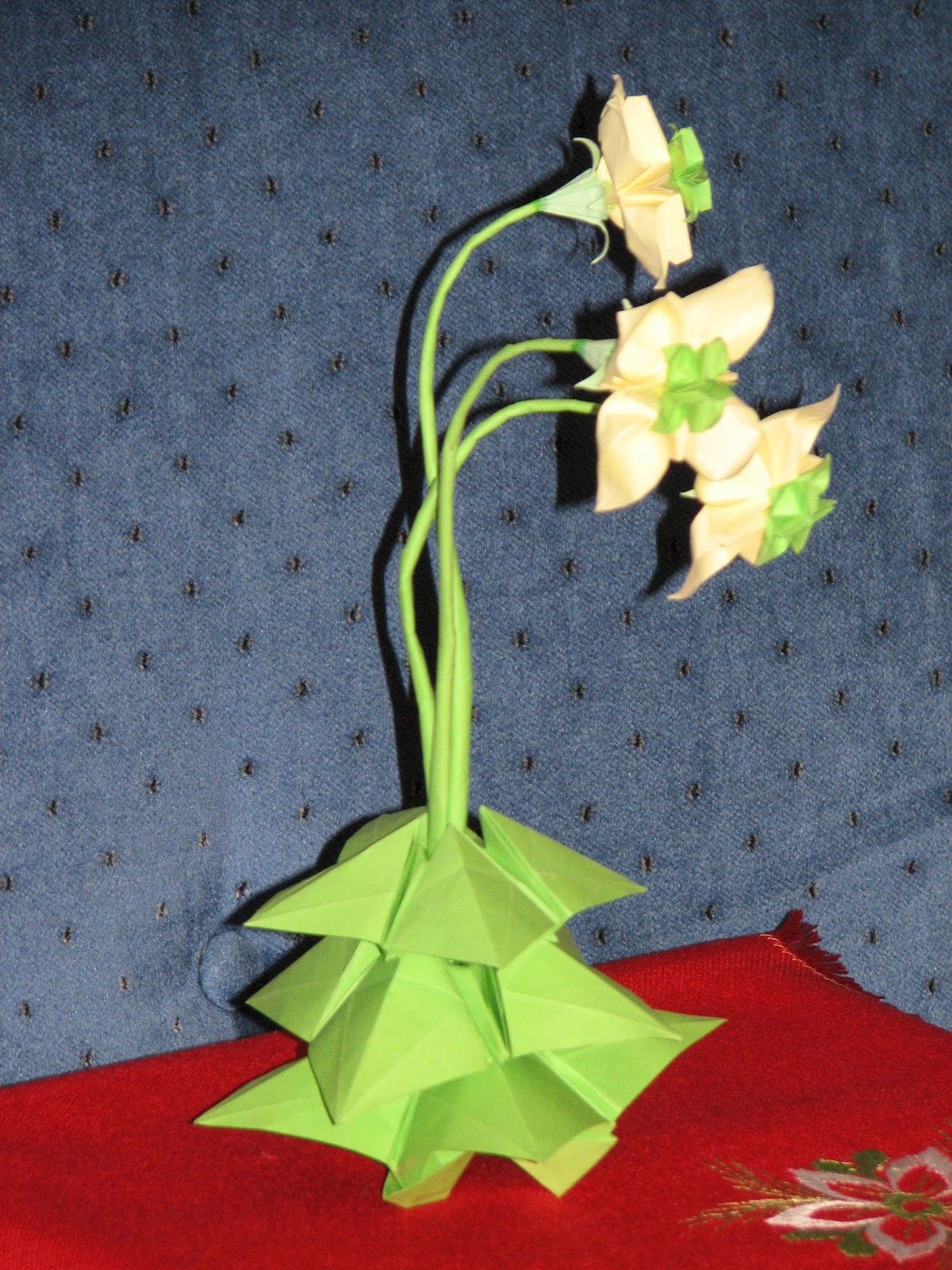 Origami flower: Tri gracije