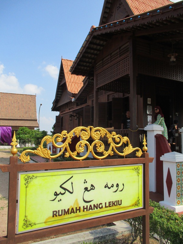 SENI LAMA MELAYU (MALAY OLDEN ART): Rumah (House of) Hang Lekiu