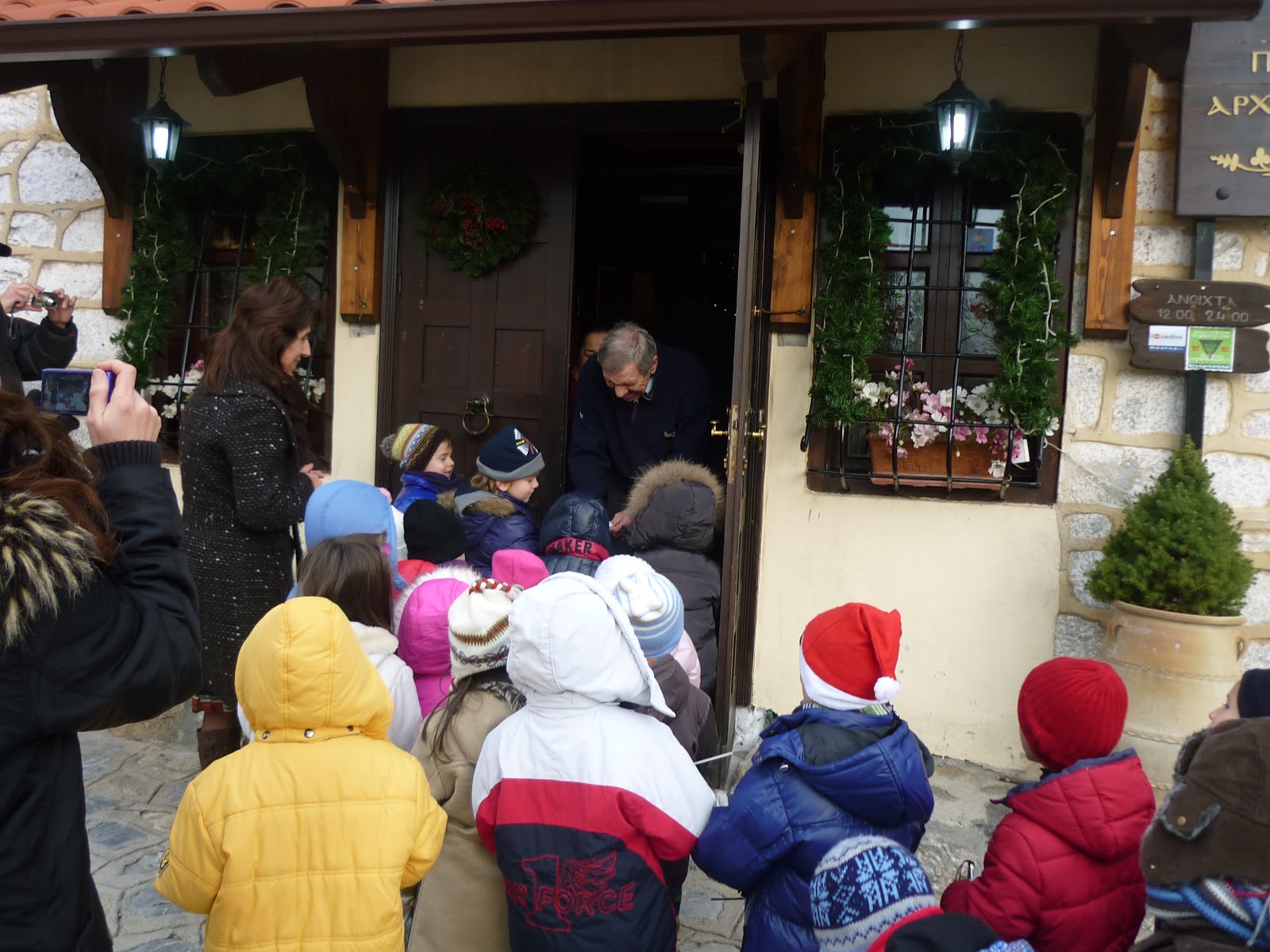 Το πιο ωραίο σχολειο είναι το Νηπιαγωγείο: ΧΡΙΣΤΟΥΓΕΝΝΑ ΣΤΟ ΝΗΠΙΑΓΩΓΕΙΟ