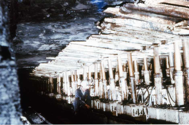 ADVANCING AND RETREATING LONGWALLS - Indian Minerology