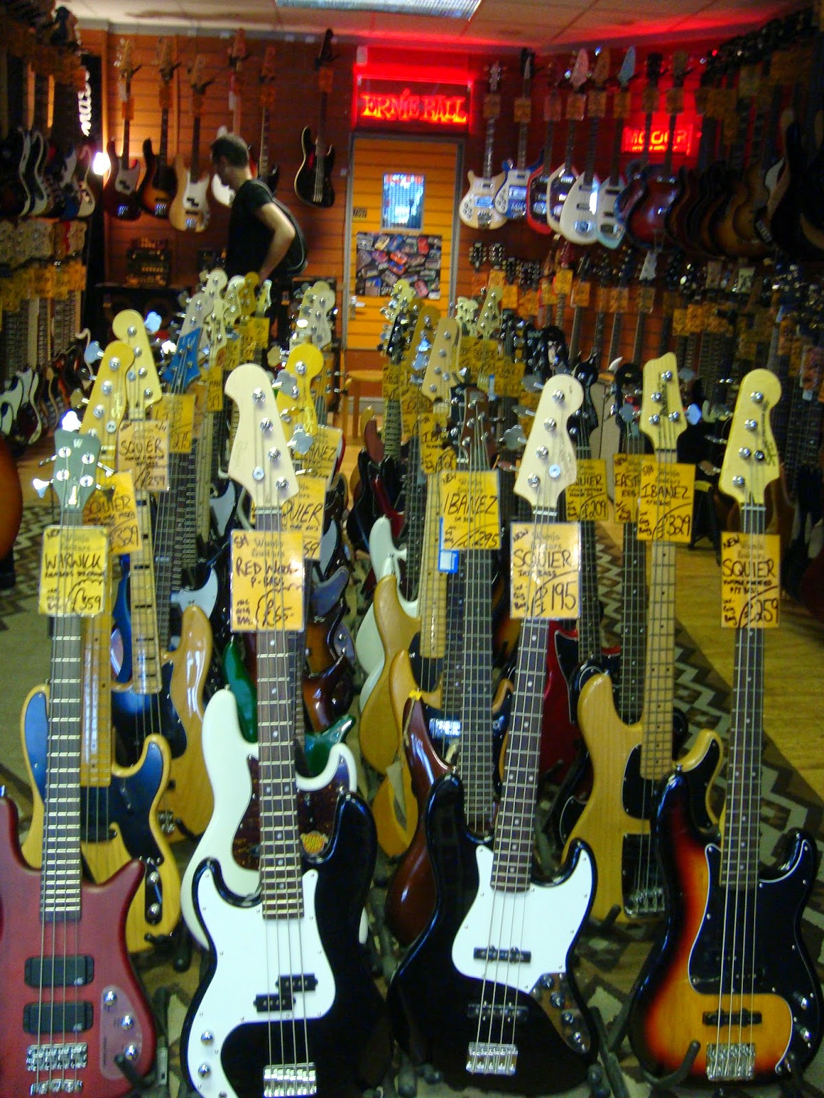 Música en Imatges: Un paradís d'instruments musicals: Denmark Street