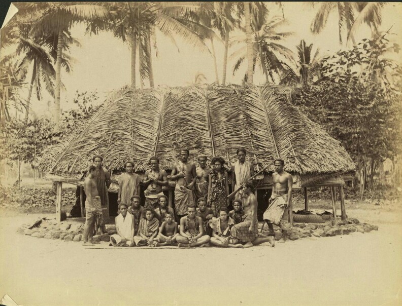 KUALA SKYLAB: NATIVES FROM SAMOA ISLANDS. EARLY 20th CENTURY PHOTO.