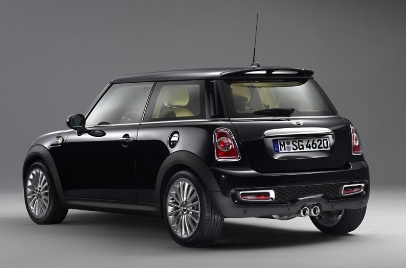 Mini apresenta Cooper S em uma versão inspirada na marca de luxo Rolls ...