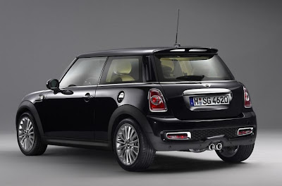 Mini apresenta Cooper S em uma versão inspirada na marca de luxo Rolls ...