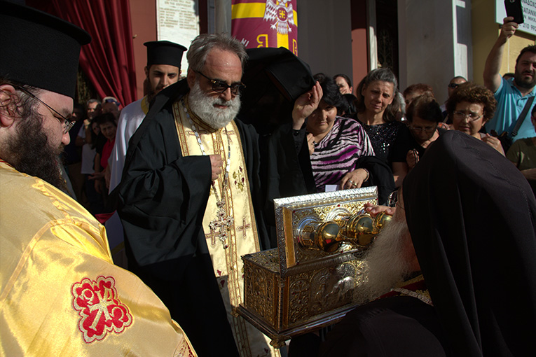 ΣΤΟΝ ΙΕΡΟ ΝΑΟ ΑΓΙΩΝ ΚΩΝΣΤΑΝΤΙΝΟΥ ΚΑΙ ΕΛΕΝΗΣ ΣΤΟΝ ΠΕΙΡΑΙΑ ΤΟ ΤΙΜΙΟ ΞΥΛΟ ...