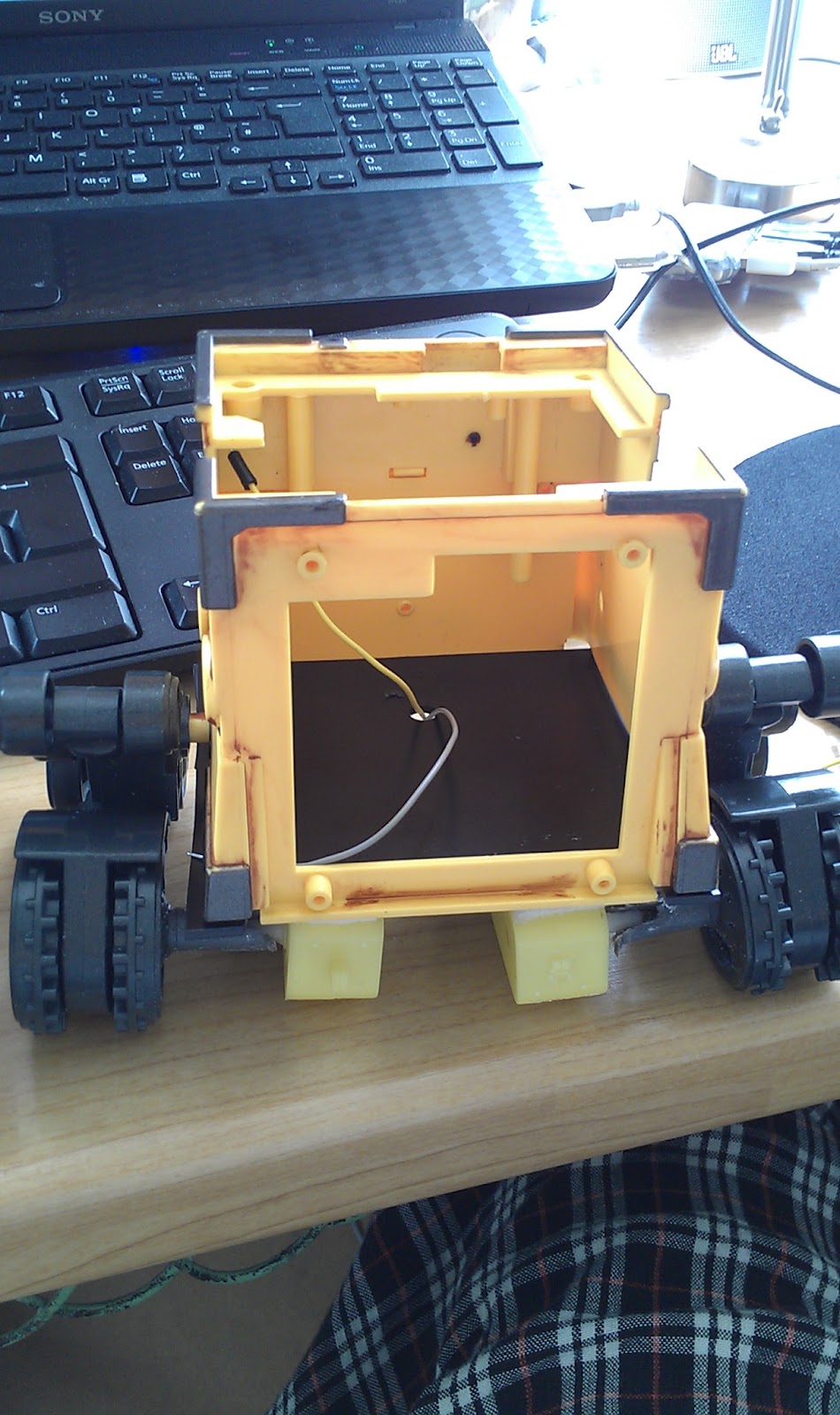 Wall E Robot (object/sound recognition, AI) - Oscar Liang