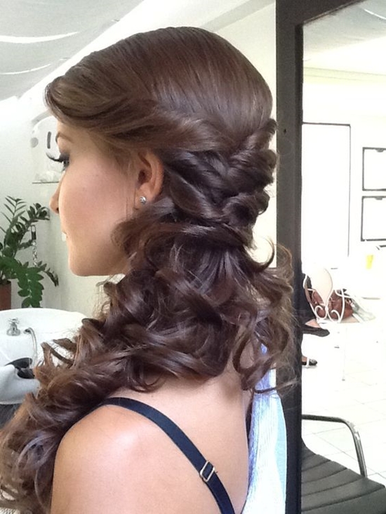 20 ideias de penteado lateral e passo a passo - Madrinhas de Casamento
