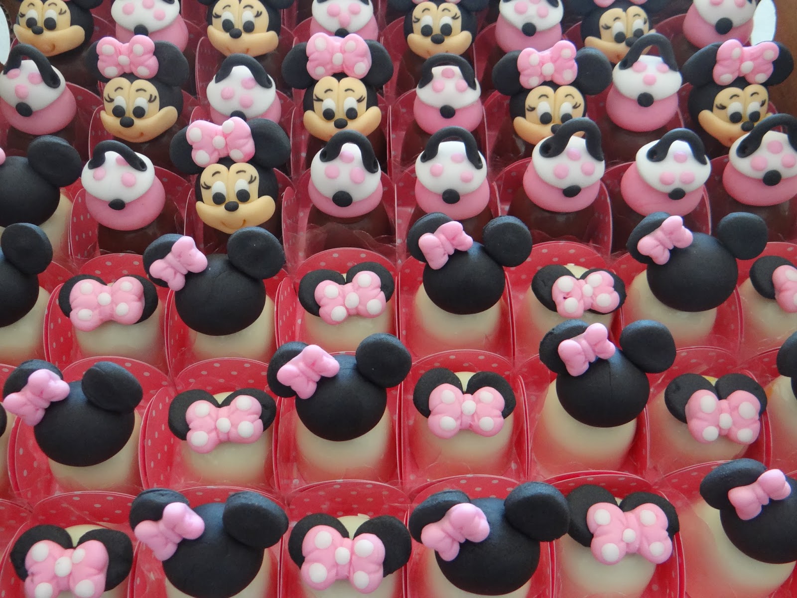 Pati Fernandes - Confeitaria Artística: Tema: Minnie rosa