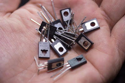 SolderSmoke Daily News -- Ham Radio Blog: Dead Chickens and Fake ...