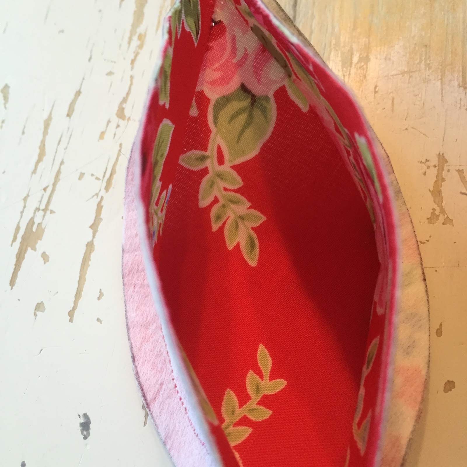 BumbleDo: Tomato Pin Cushion Pattern and Free Printable