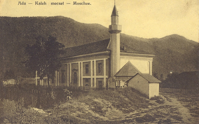 Donauinseln: Between the woods and the water - Rose-petal jam of Ada Kaleh