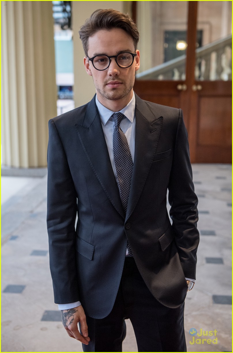 Viciadas por One Direction: Liam Payne visita príncipe Harry e rainha ...