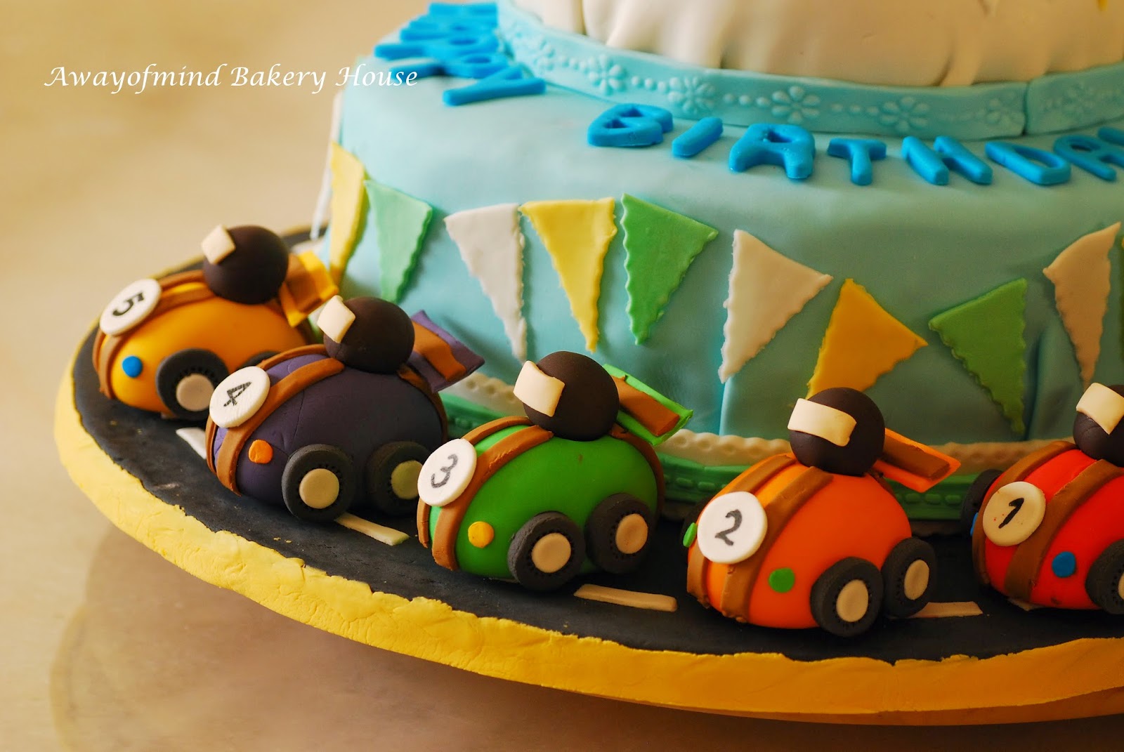 Awayofmind Bakery House: Fondant Race Cars Cake