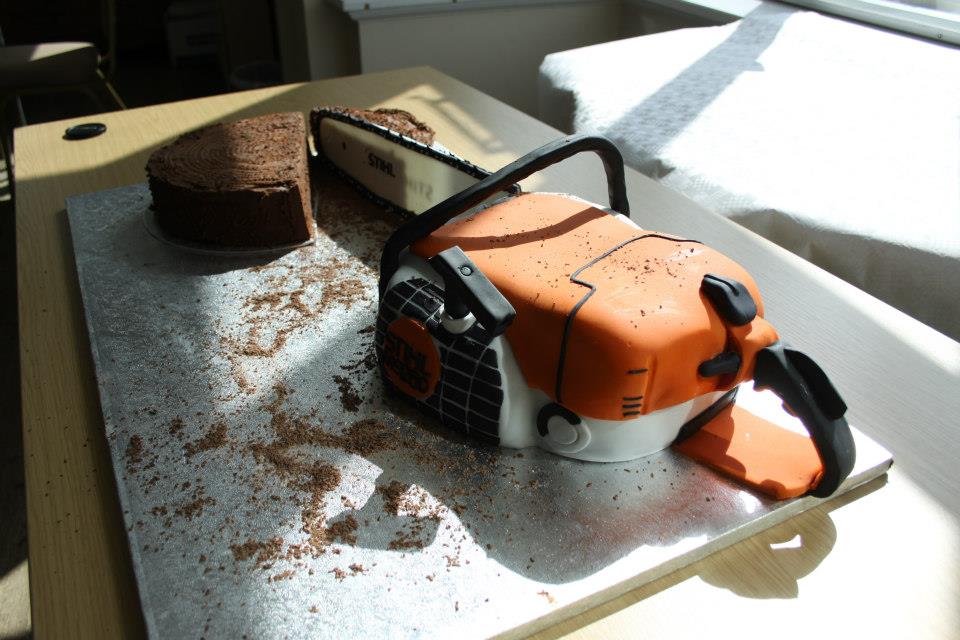 Jennifer O'Neill Cakes: A chainsaw cake?