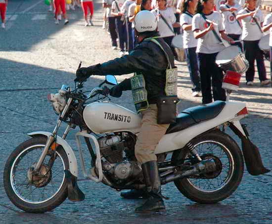 FBM Motos: Polícia em duas rodas - Peru