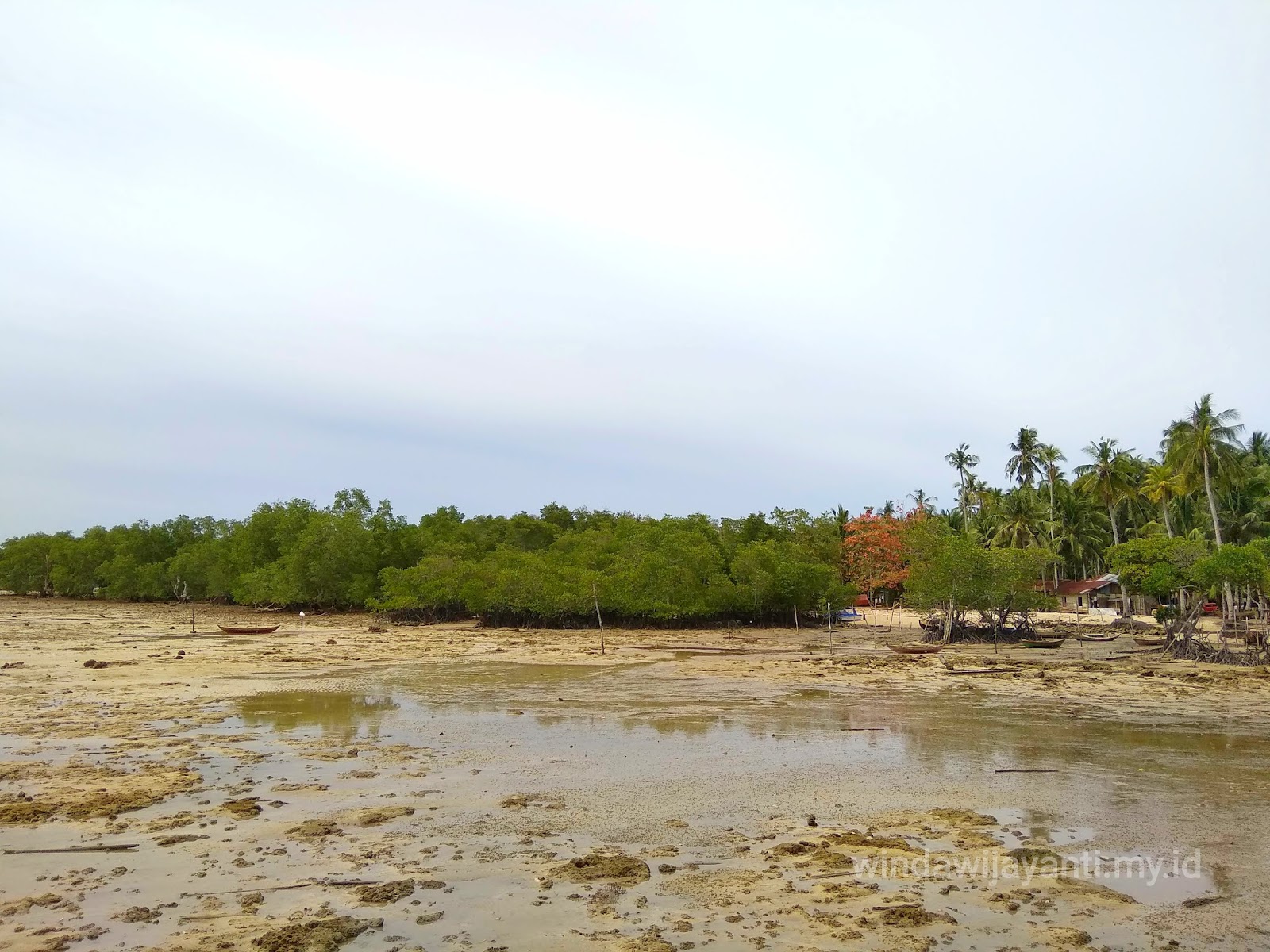 Wisata Murah Pantai Bale Bale Nongsa Batam - Winda Wijayanti