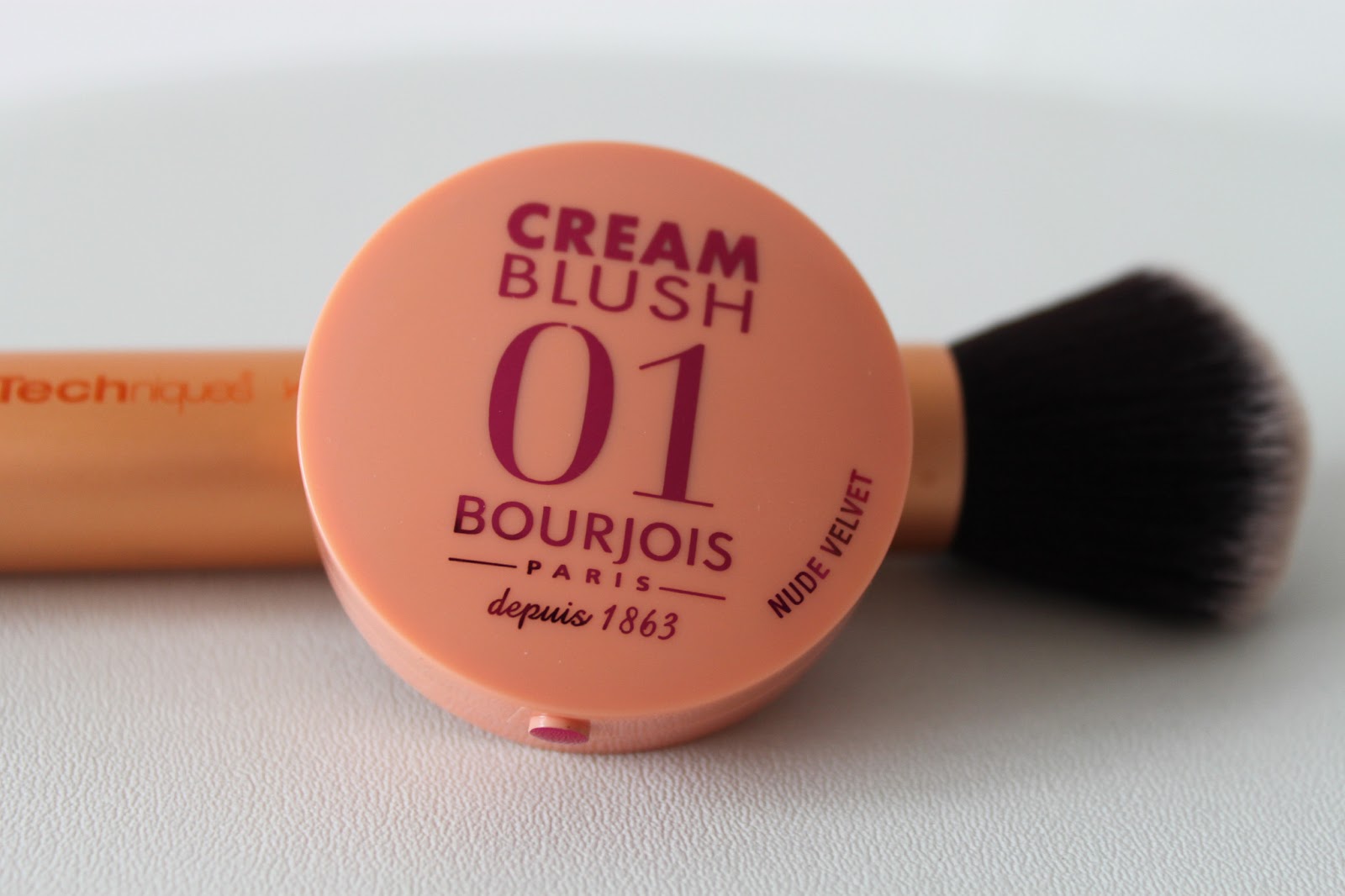 Pale Skin Make-Up: Bonjour Bourjois!