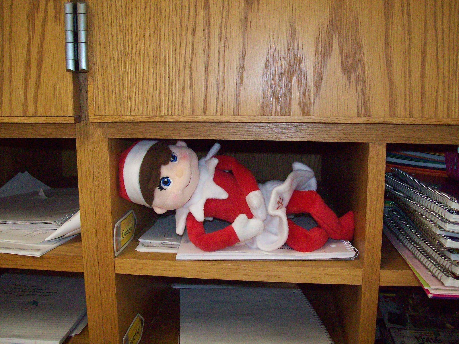 Rainbows, Reading and Rascals: Elf on the Shelf