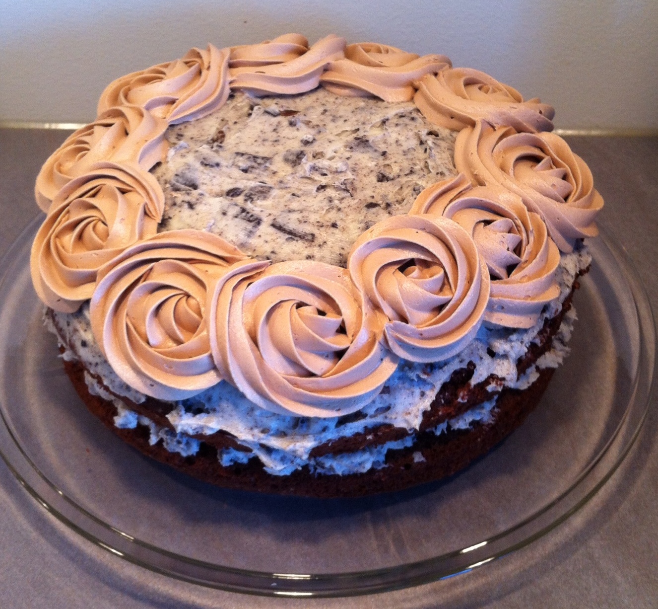 BIGGITS.BLOGSPOT.COM: Sjokoladekake med oreokrem og sjokolade topping