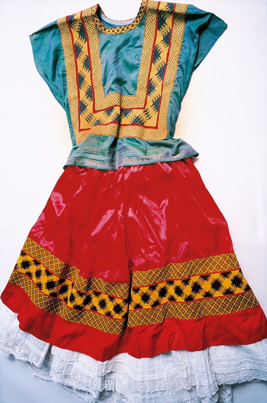 What Frida Wore: See Frida Kahlo’s Hidden Wardrobe, Locked Away for 50 ...