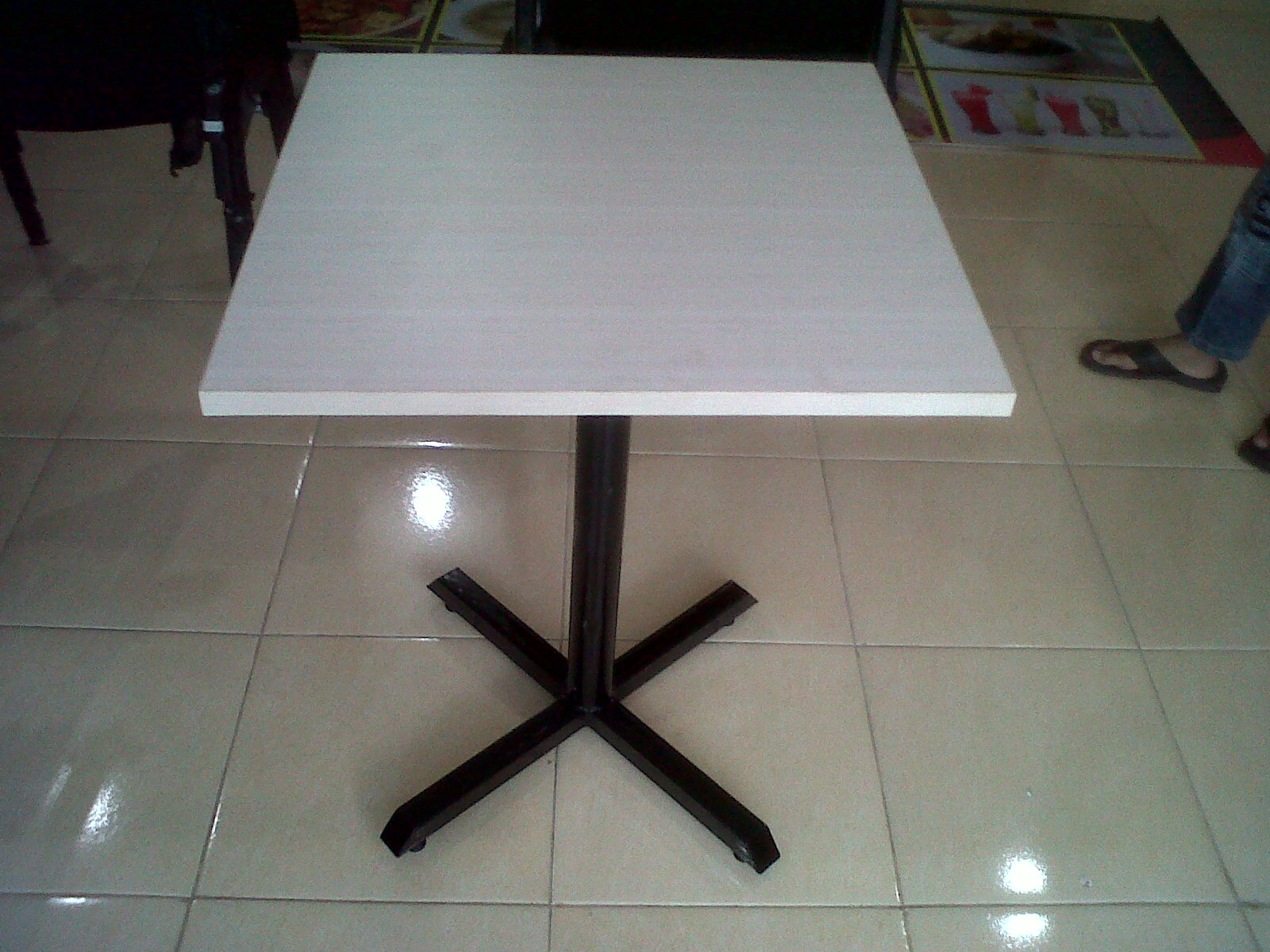 K R E A S I I C E S O: Meja Standing