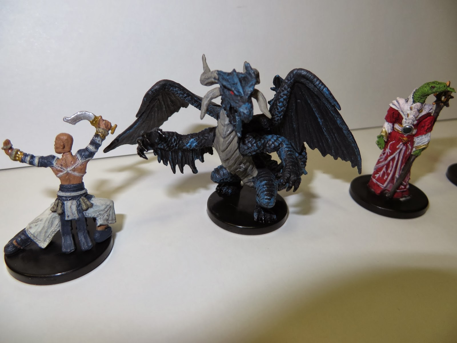 Real Minis: Pathfinder Battles wizkids Legends of Golarian in hand review