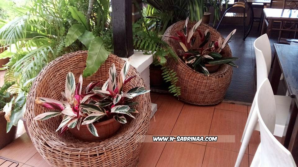 Tertarik hati dengan dekorasi dan ambience di Mama One Stop Bakery ...