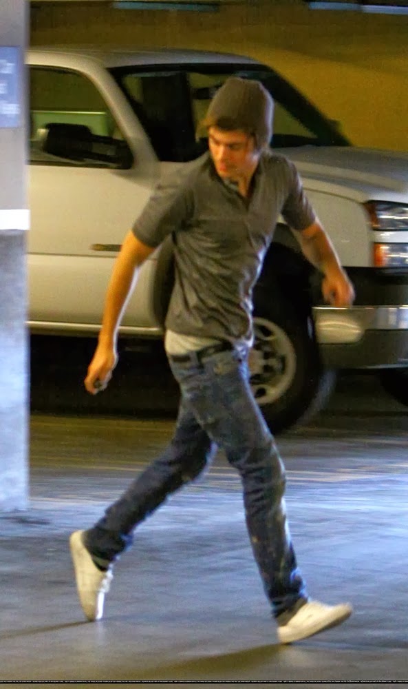 Celeb Saggers: SAGGER OF THE YEAR #4: Zac Efron Sagging Collection