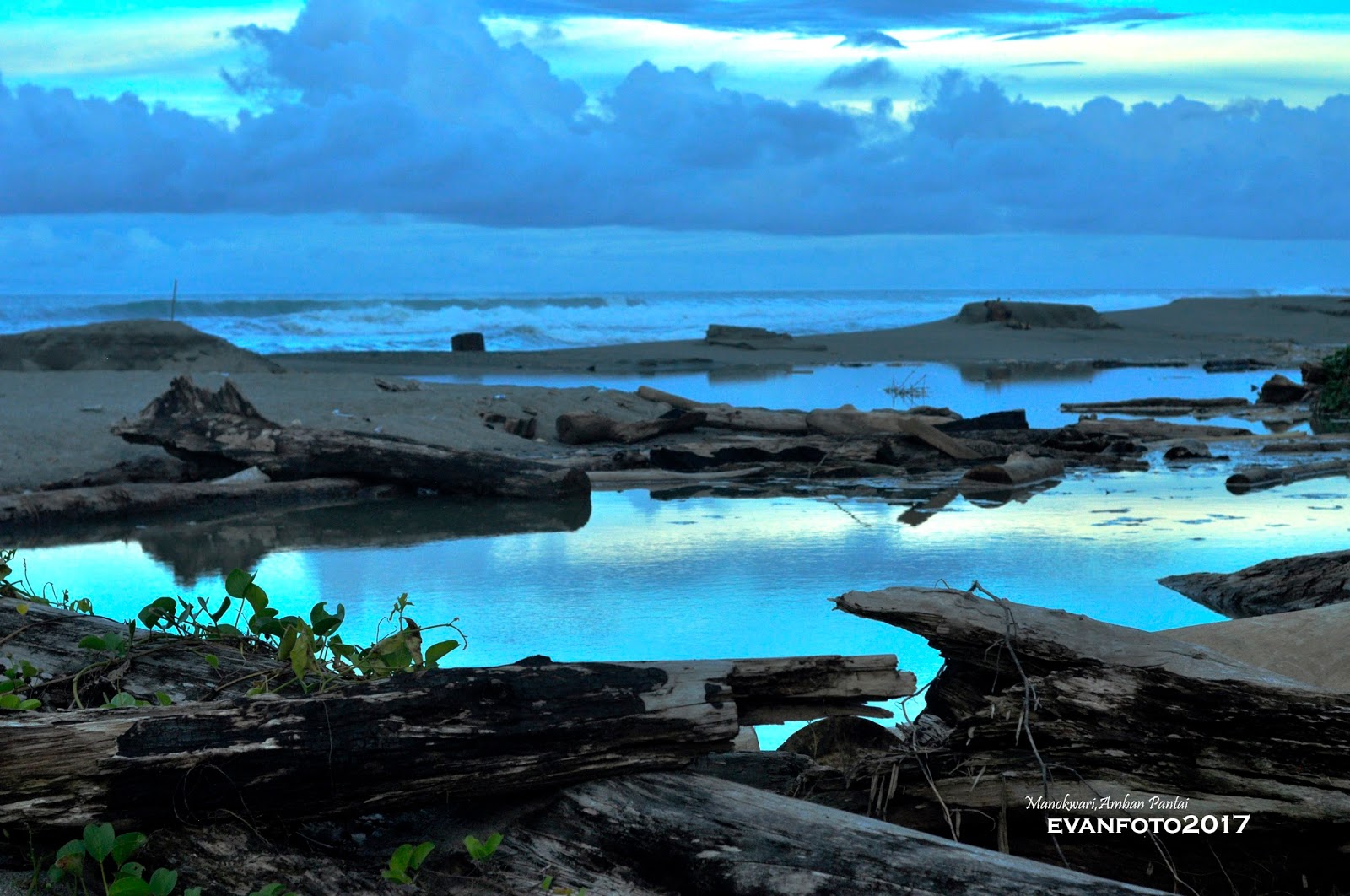 Pemandangan Pantai Amban Manokwari