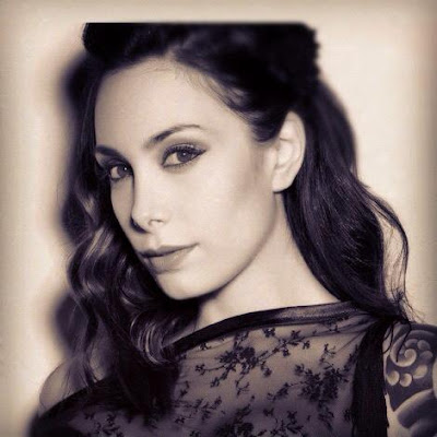 biker excalibur II: Pin Up(Varios) Lara Ruano.