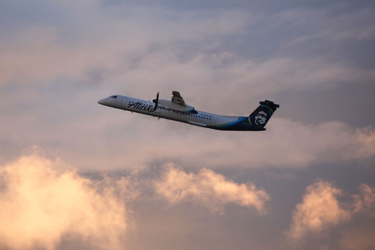 Kathryn's Report: de Havilland Canada DHC-8-402Q Dash 8, registered to ...
