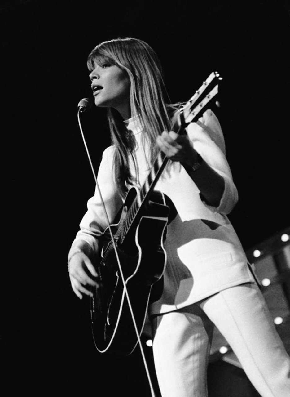 40 Fascinating Black and White Photographs of Françoise Hardy in London ...