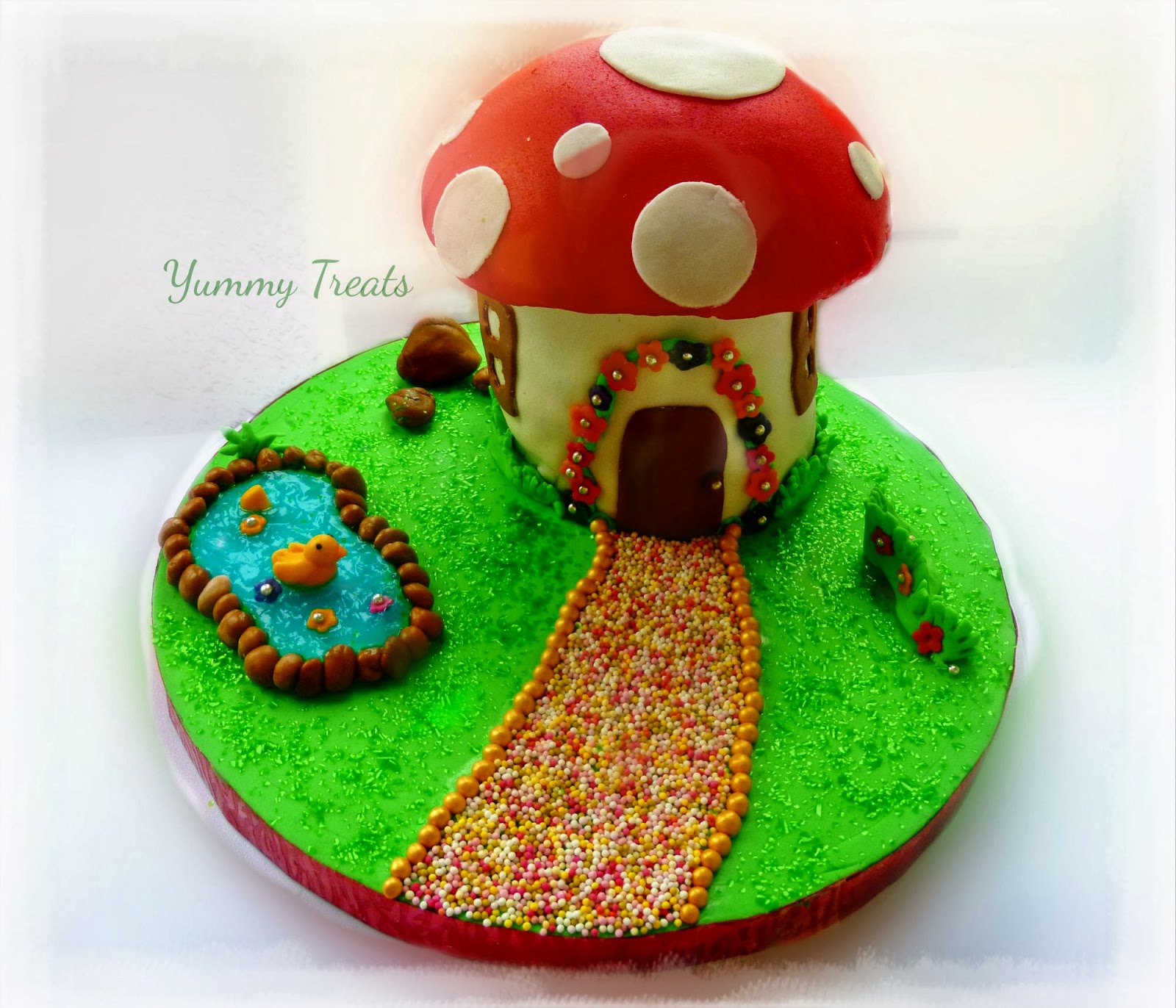 YUMMY TREATS: Toadstool / Mushroom Themed Birthday Cake