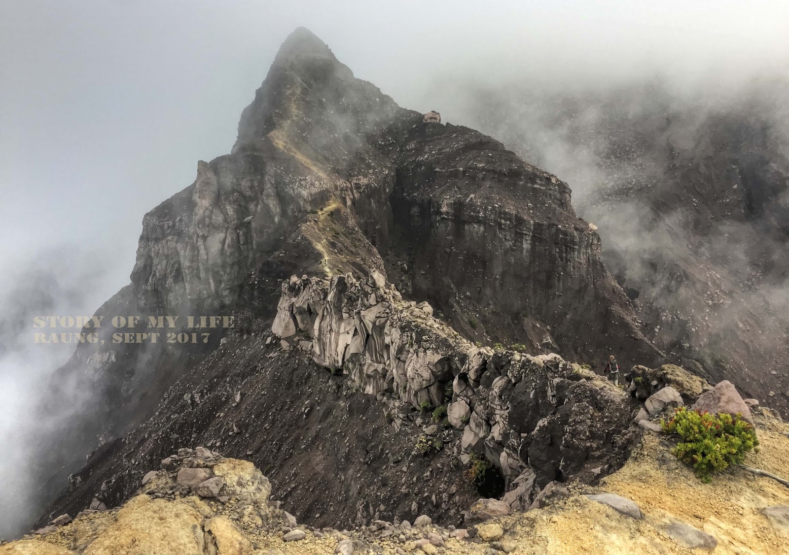 Story of My Life: Expedisi Mt. Raung Day 3: Summit Attack Part 2