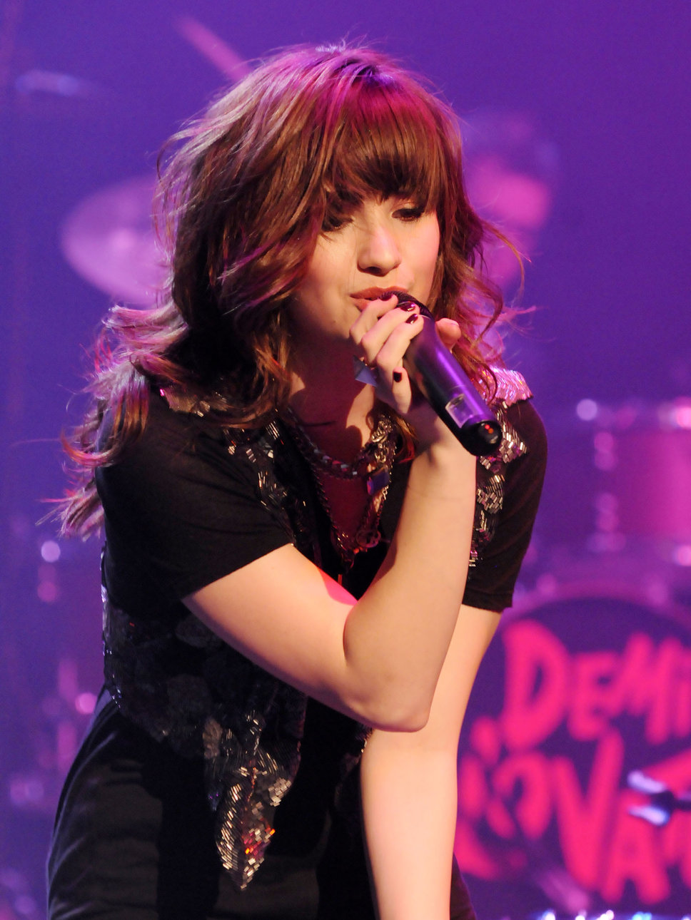 Demi Lovato Cuttest Pics collection: Demi lovato singing