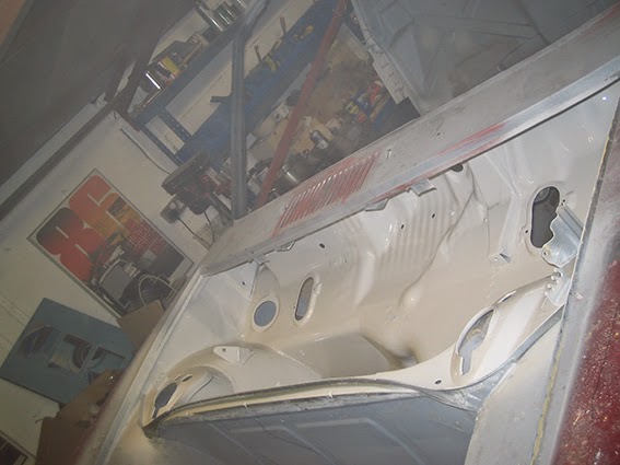 OllieG's 914: Fuel Tank Compartment Clean-Up and Paint