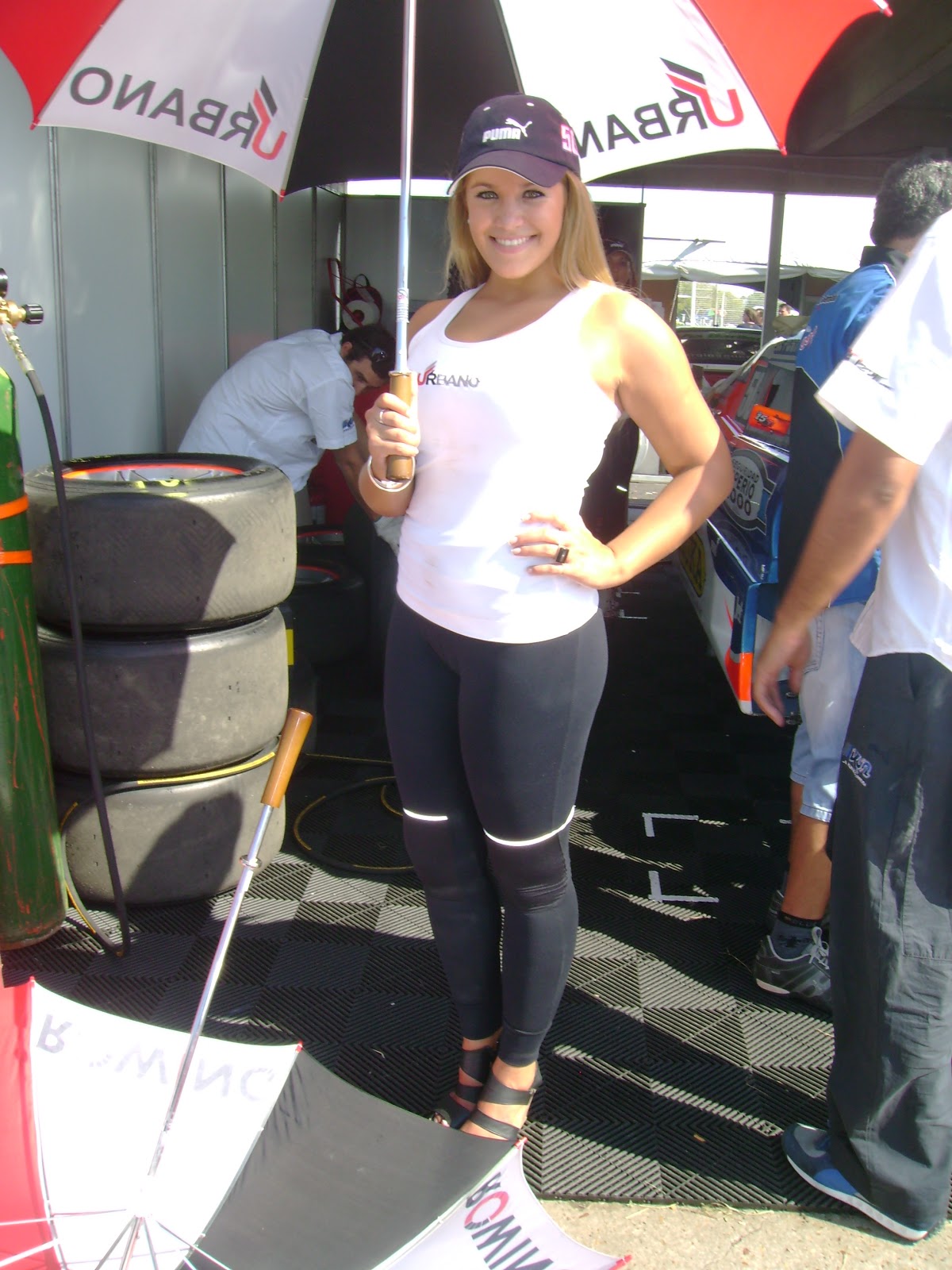 Promotoras. Sin lugar a dudas, la mejor sección en el automovilismo.