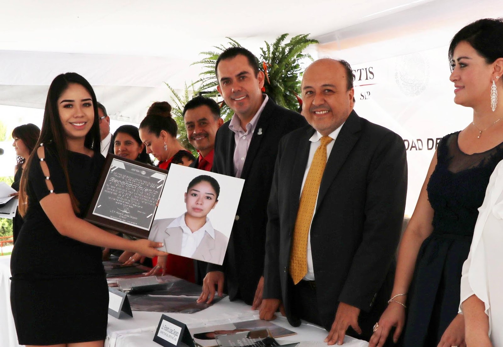 SE GRADÚAN 192 JÓVENES DEL CBTIS 282