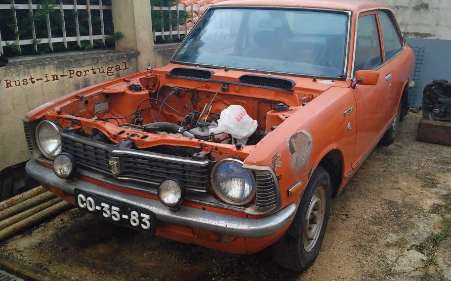 R.I.P. - Rust in Portugal: 1974 toyota corolla deluxe ke20