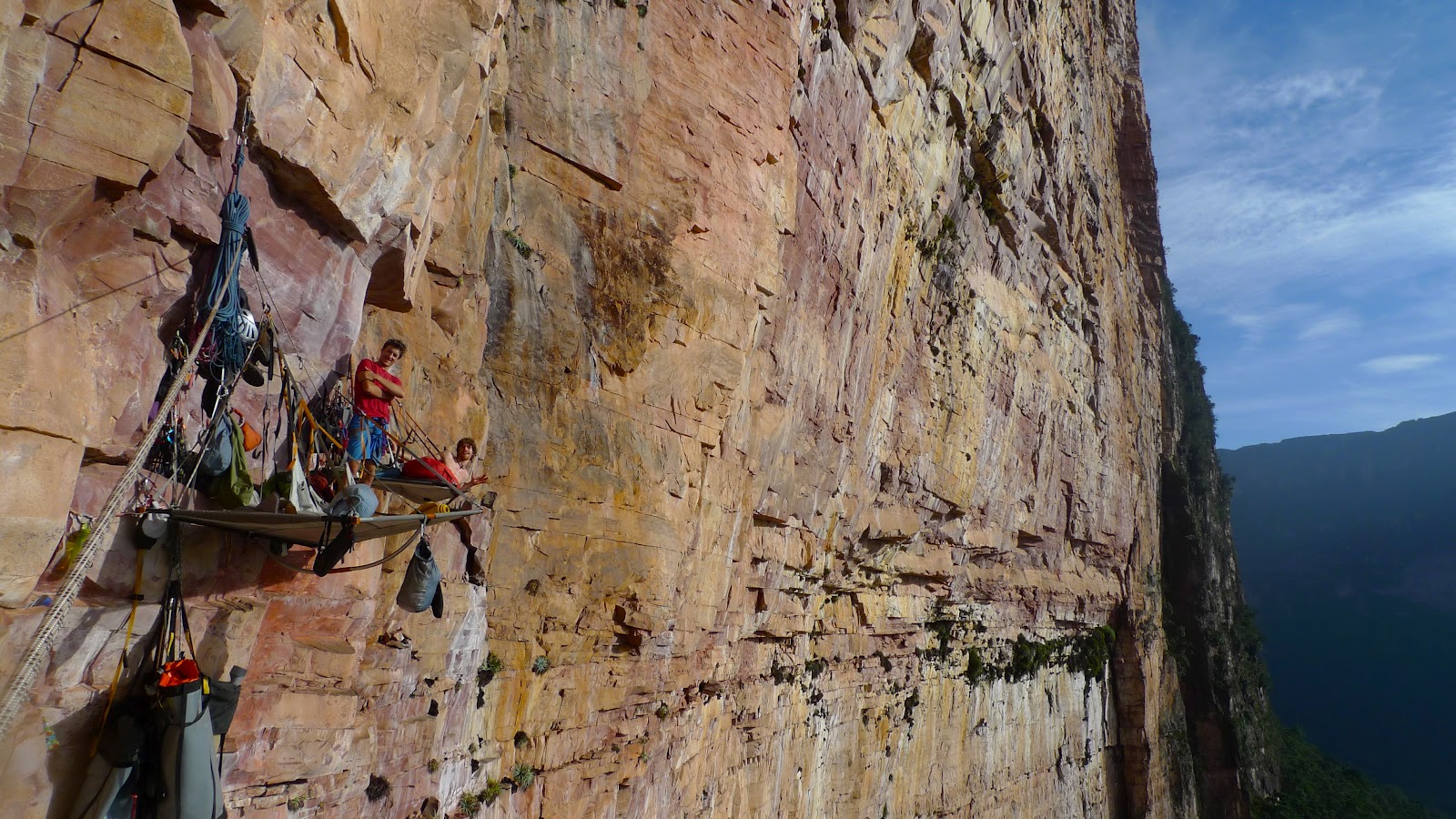 rock climbing Xtreme: Kids With Guns