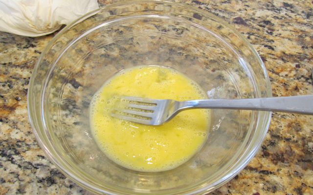 Becky Bakes, and cooks too!: Crispy Date Bars