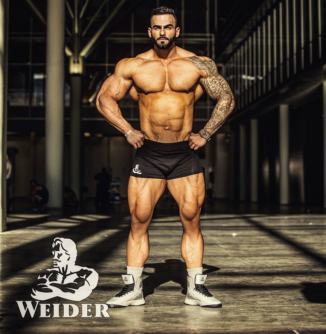 Muscle Lover: Romanian muscle hunk Roberto Alexandru