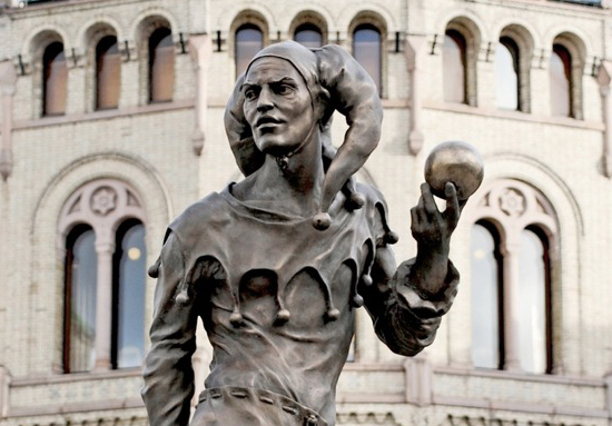 SKULPTUR OG KUNST: Stiller ut sammen med Odd Nerdrum og Ari Behn.