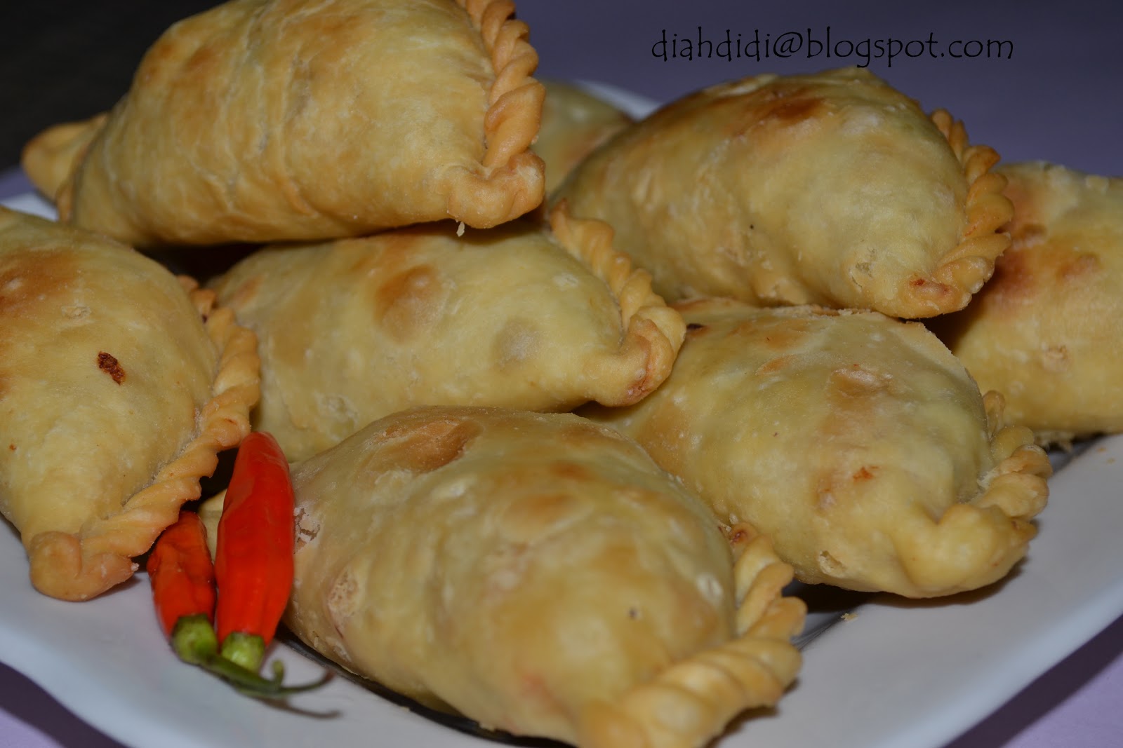 Diah Didi's Kitchen: Pastel Isi Ayam dan Sayuran